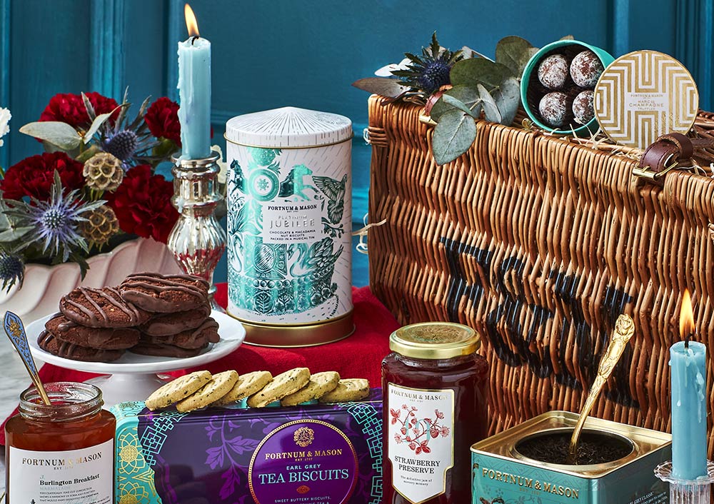 The best Christmas food hampers in London for 2022 | Hot Dinners